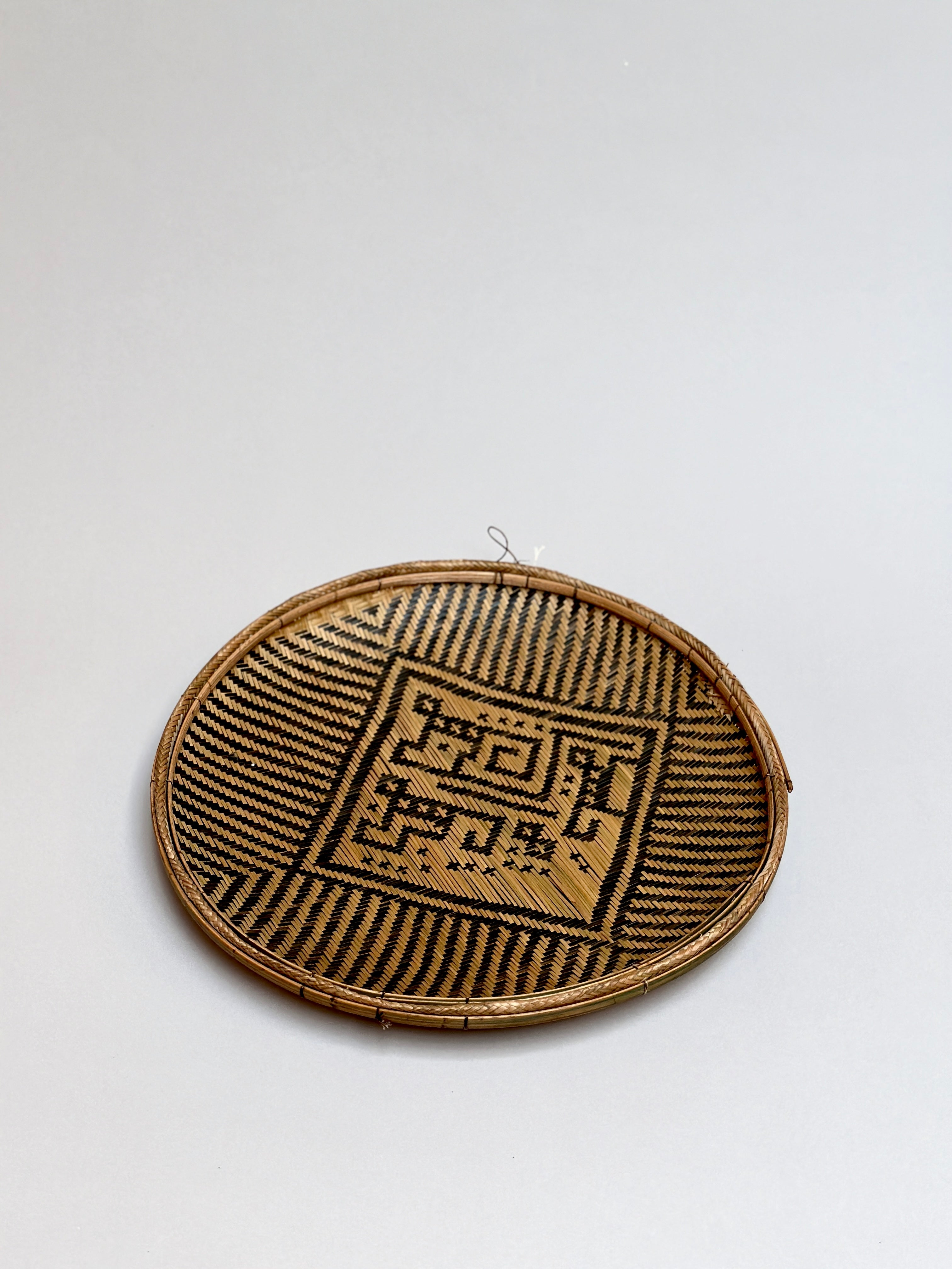 Traditional Flat Basket by Yekuana – Incausa